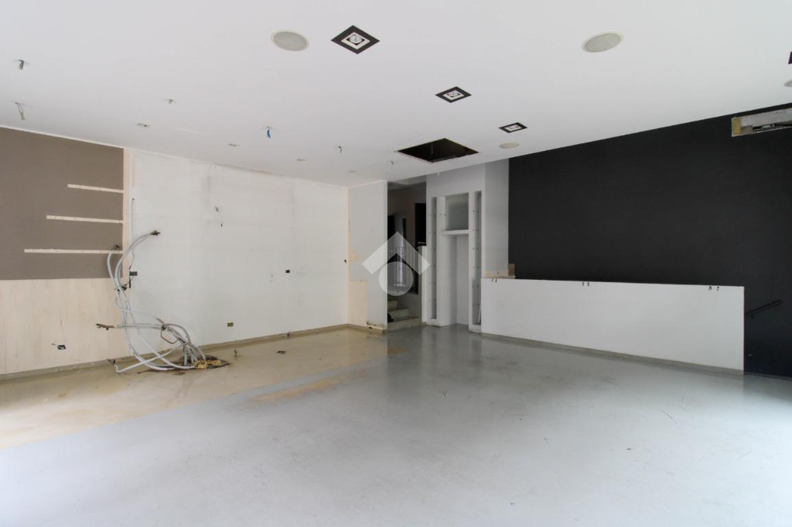 Negozio in vendita a Cologno Monzese