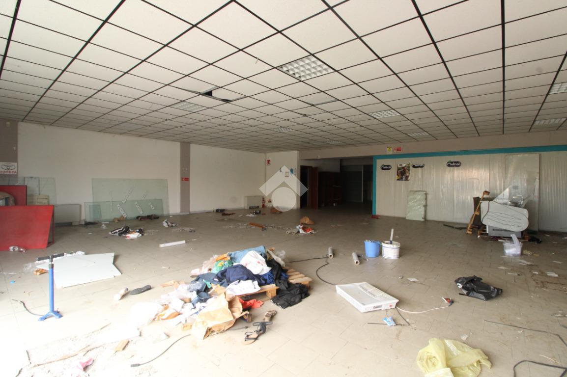 Negozio in affitto a Liscate