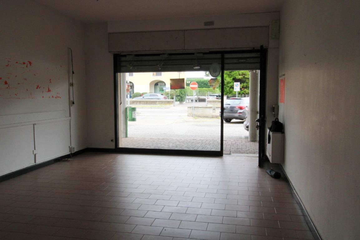Negozio in vendita a Pandino