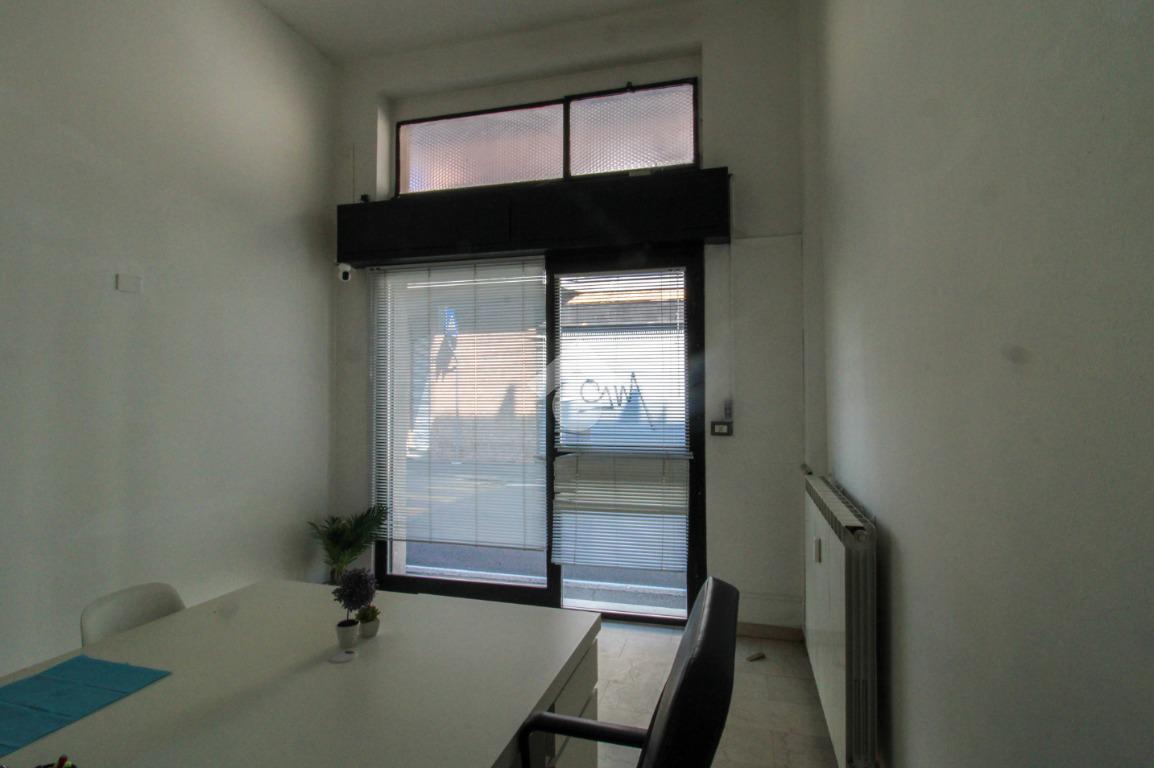 Negozio in vendita a Melzo