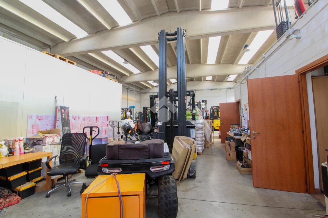 Capannone in affitto a Casalmaiocco