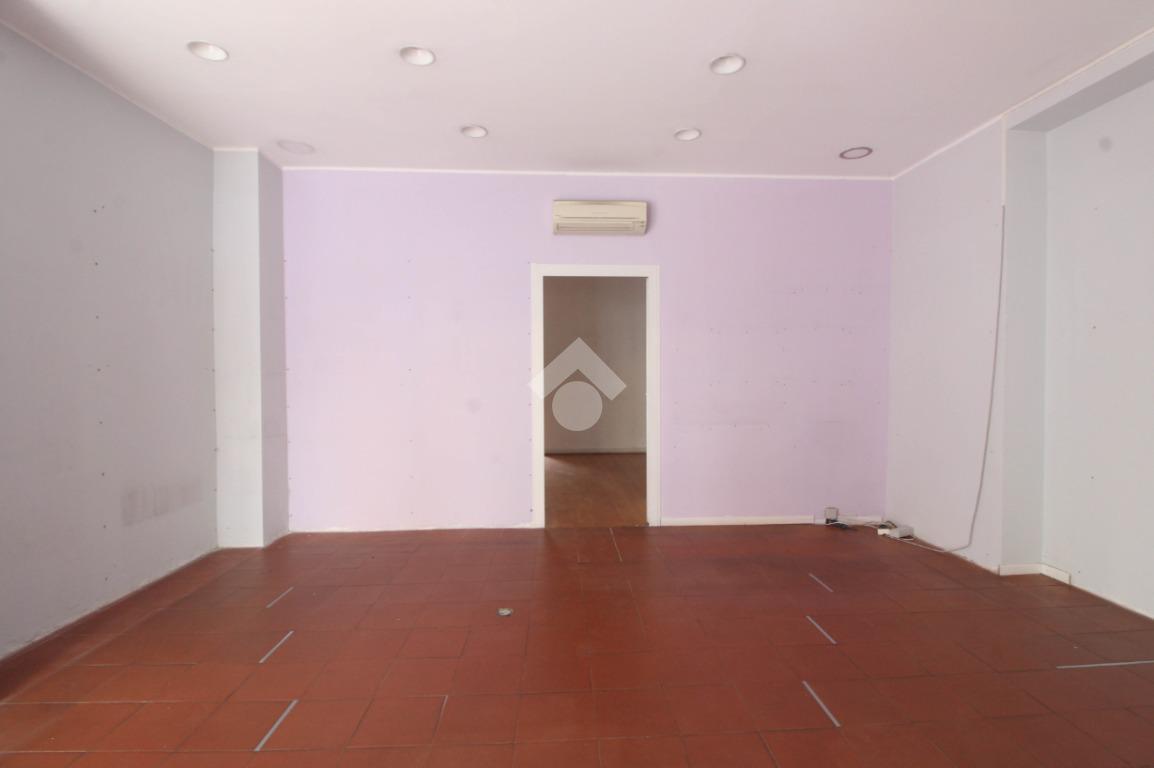 Negozio in affitto a Melegnano