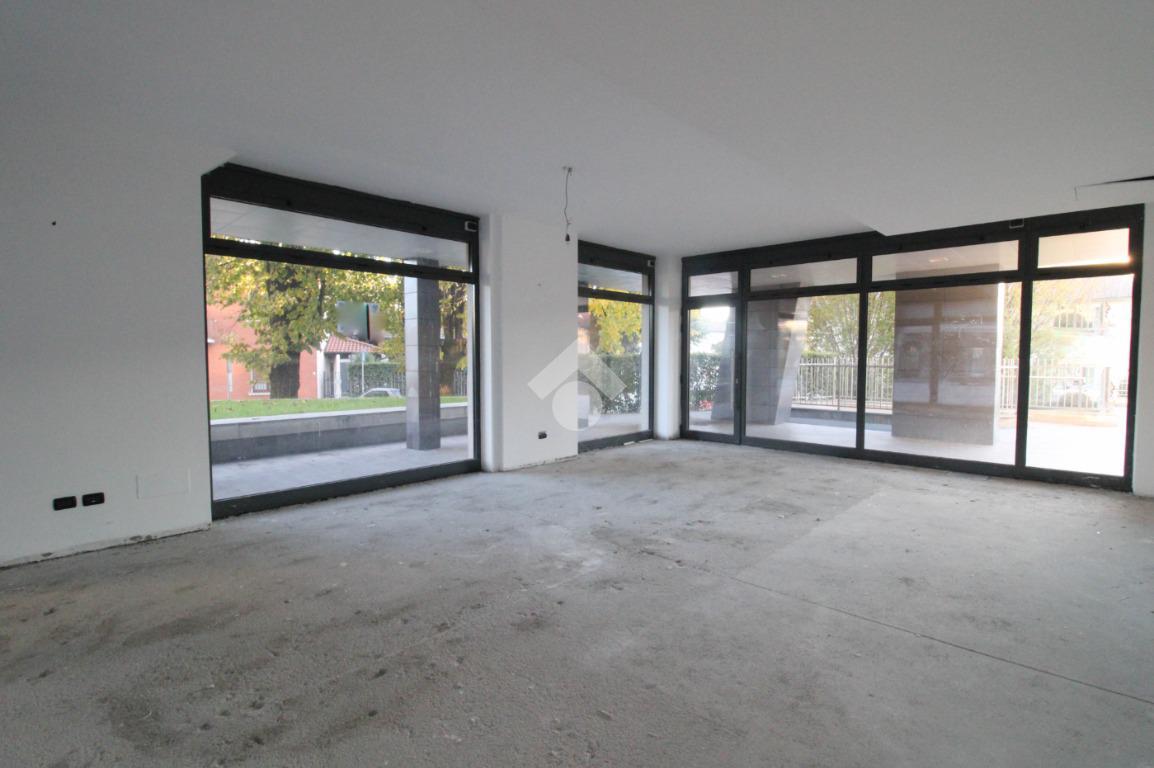 Negozio in vendita a Paullo