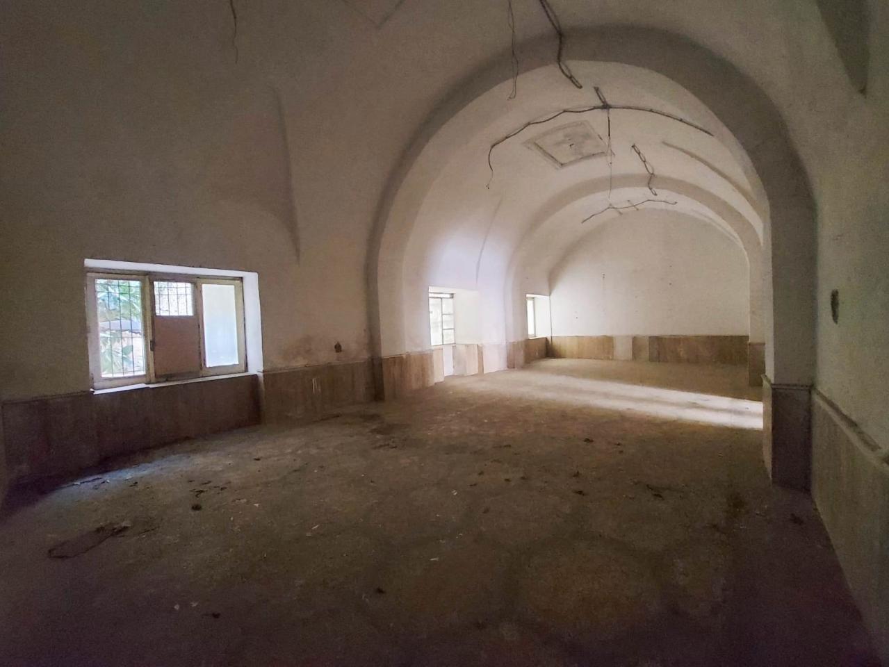 Negozio in affitto a Frattamaggiore