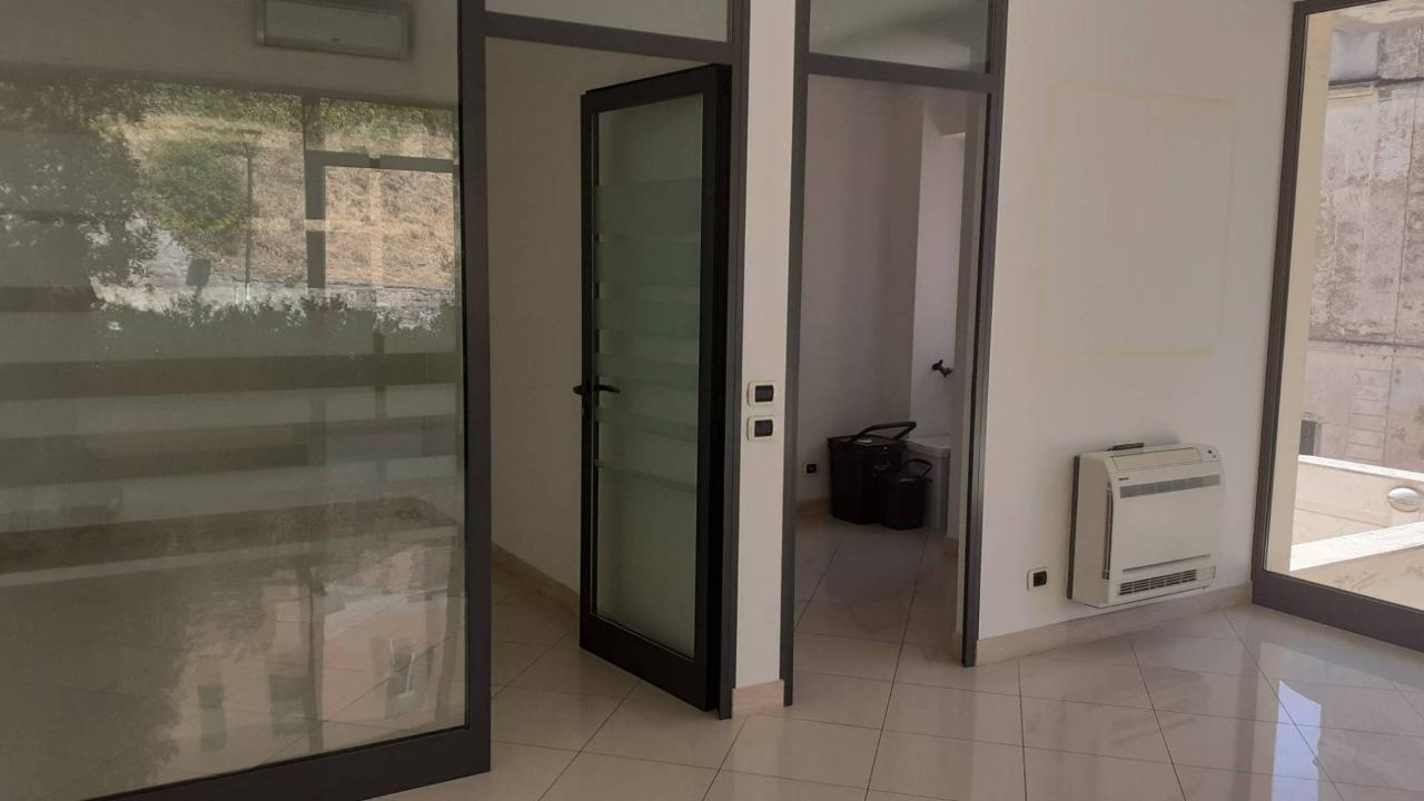 Locale commerciale in affitto a Velletri