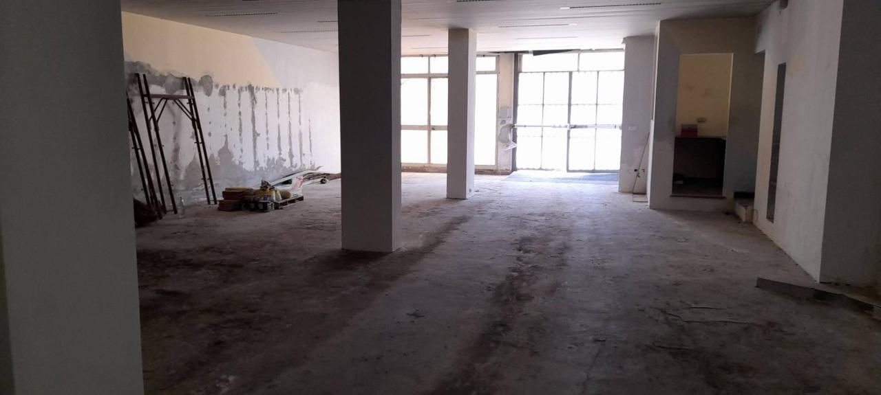 Locale commerciale in affitto a Velletri