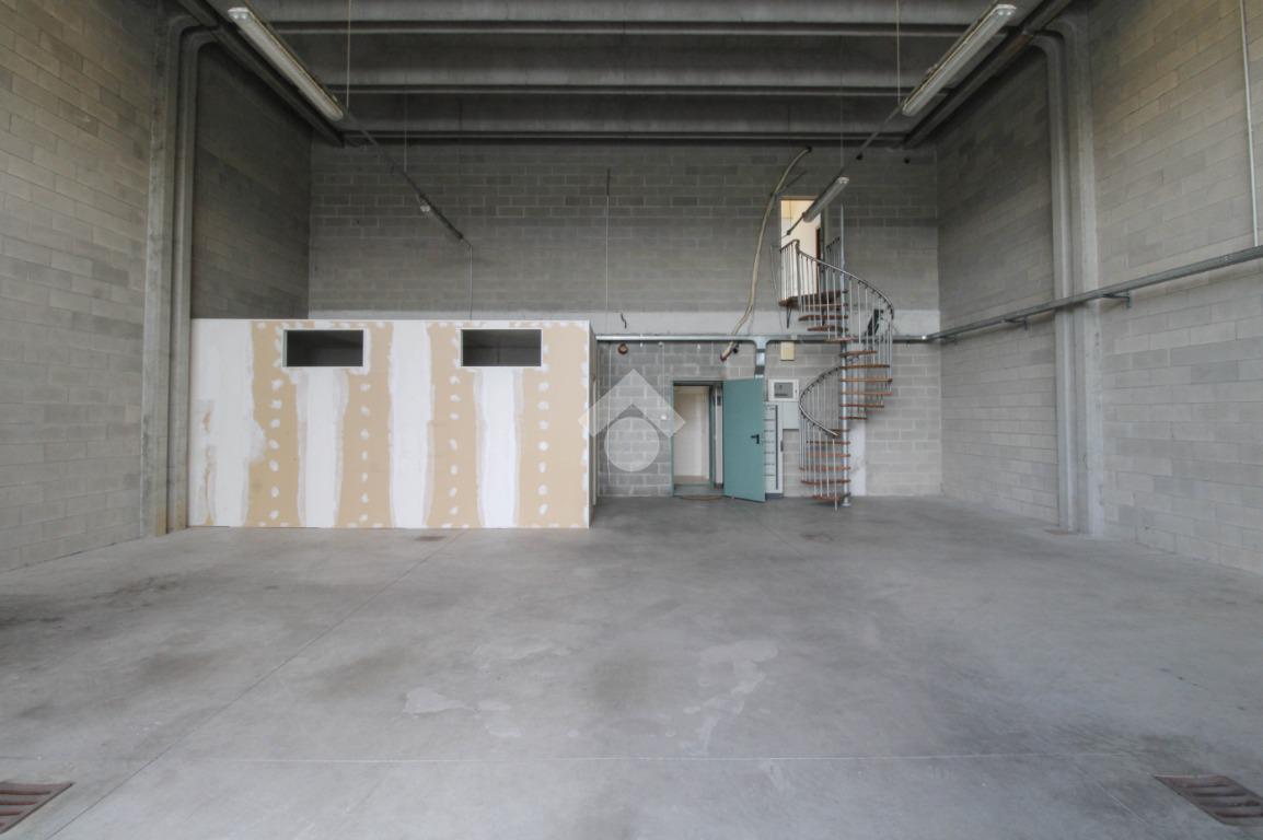 Capannone in affitto a Curno