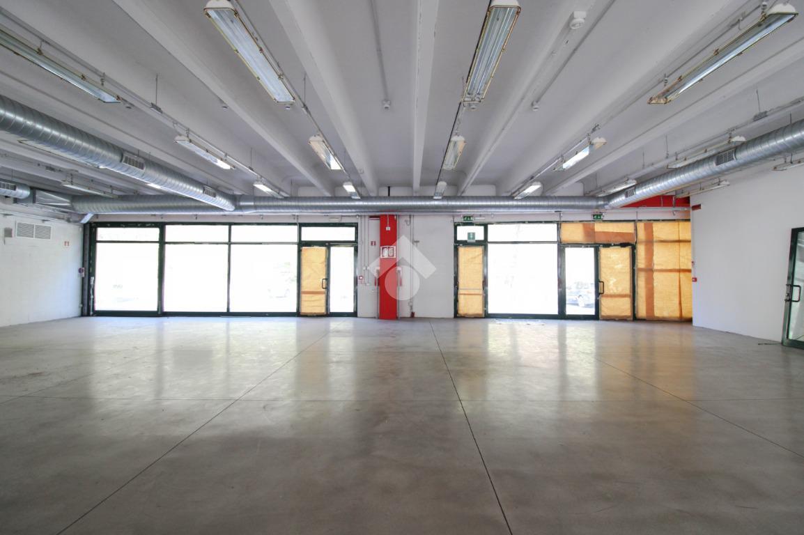 Negozio in affitto a Albino