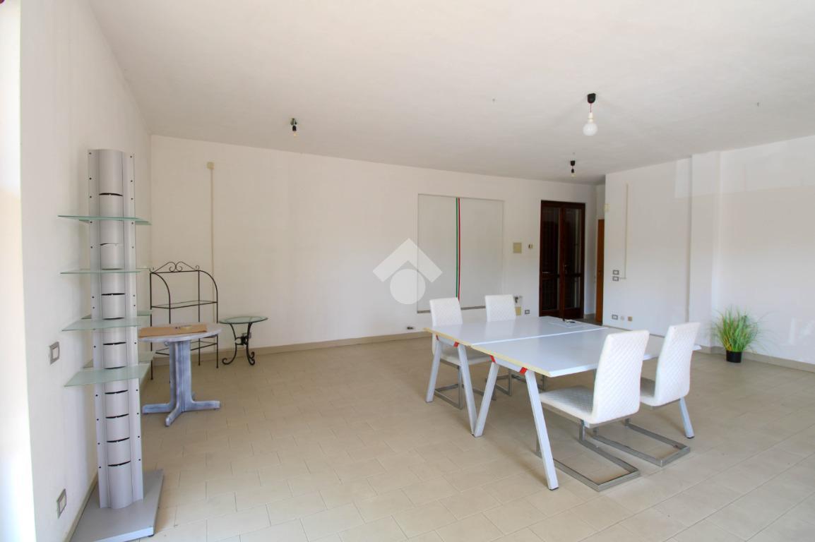 Negozio in vendita a Mozzo