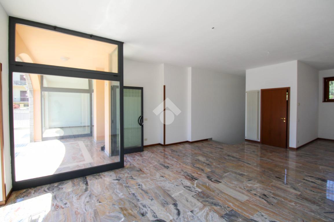 Negozio in affitto a Mozzo