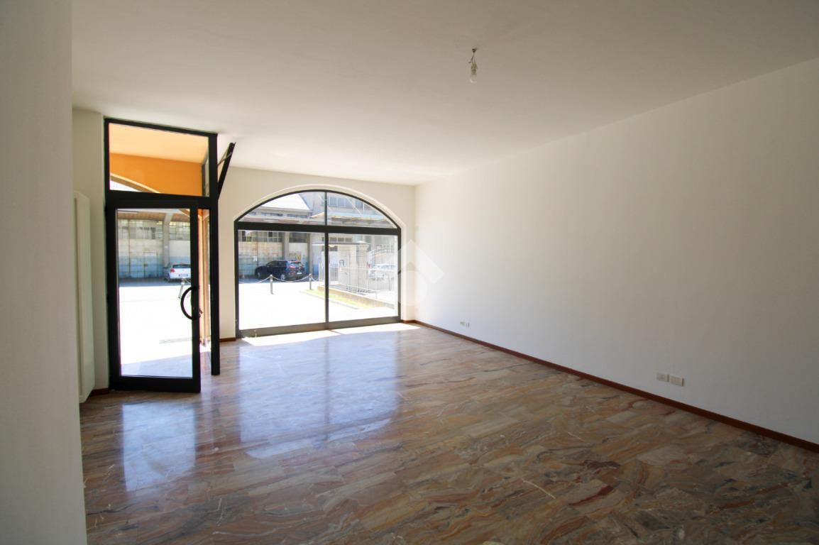 Negozio in affitto a Mozzo