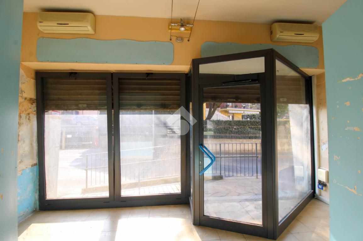 Negozio in affitto a Valbrembo