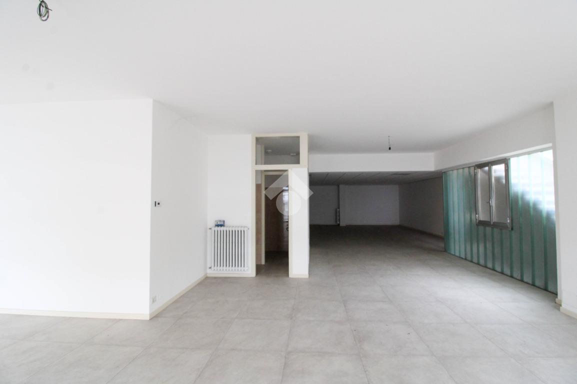 Negozio in affitto a Zogno