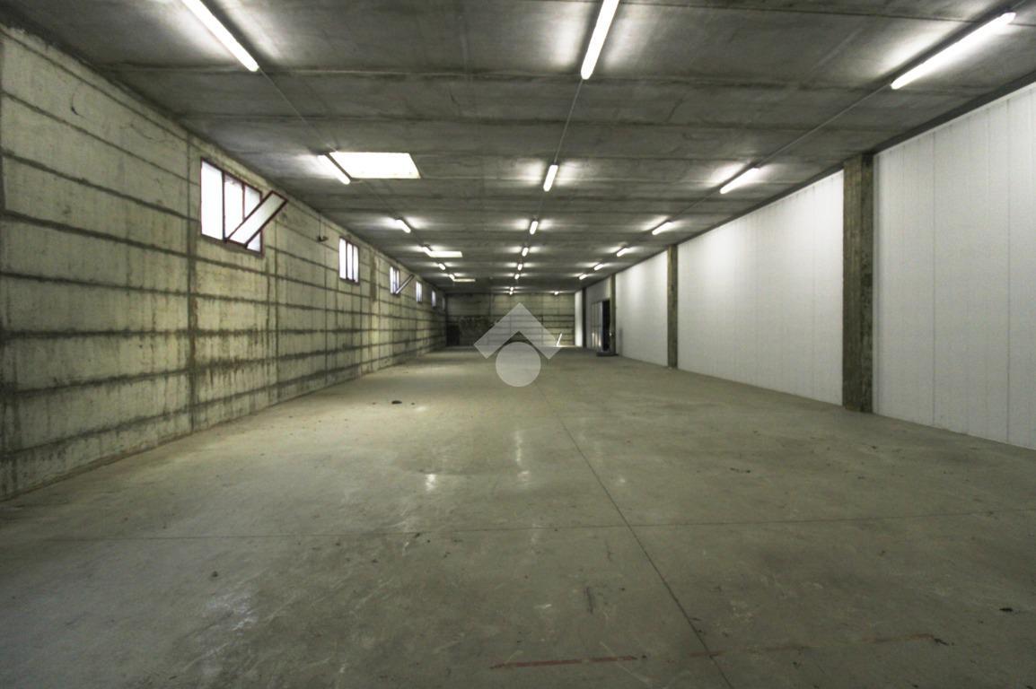 Capannone in vendita a Spirano