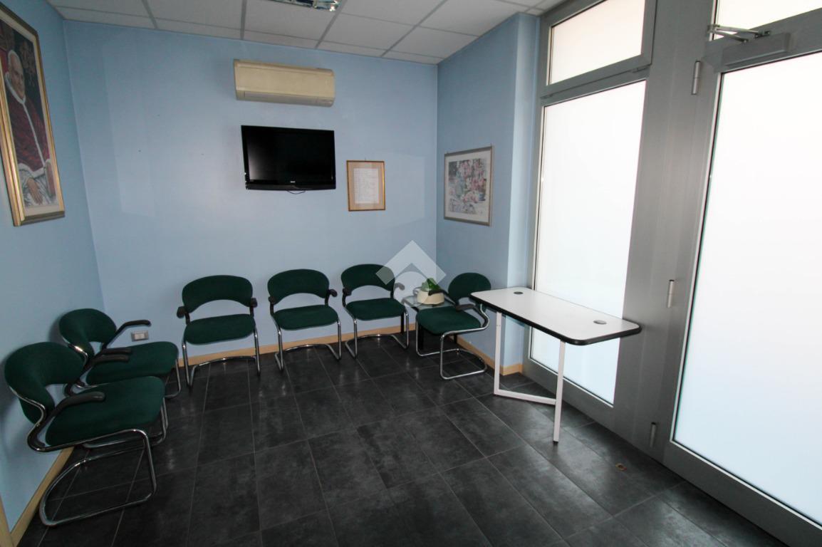 Negozio in vendita a Albino