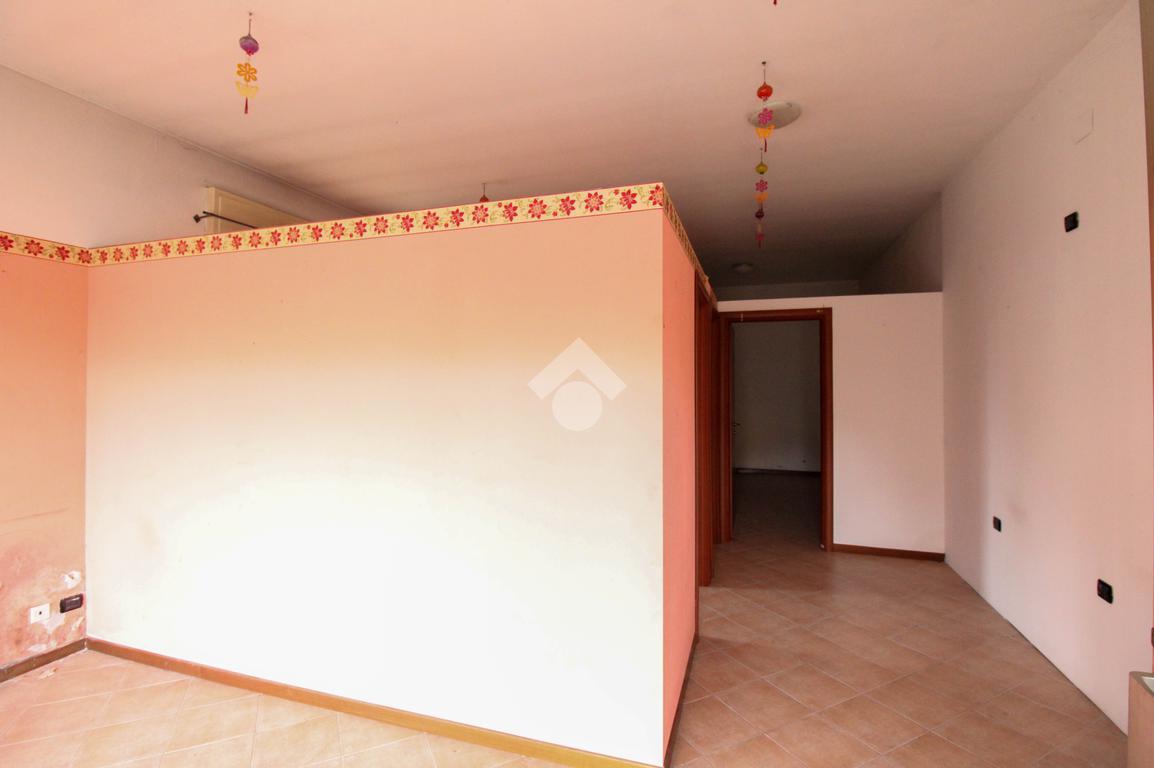 Negozio in affitto a Bonate Sotto