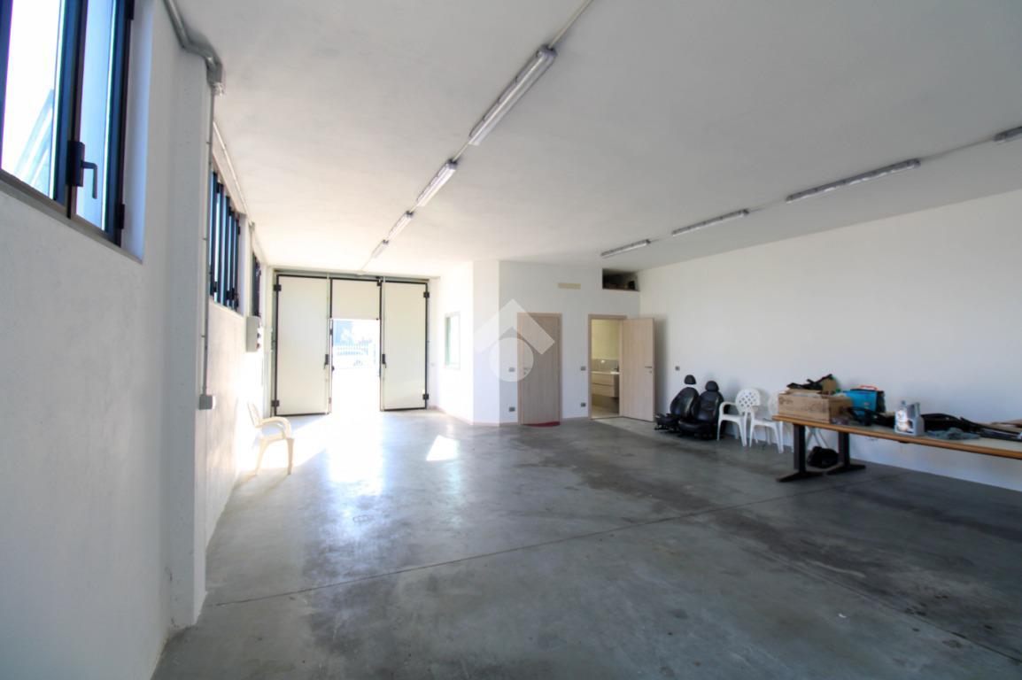 Capannone in vendita a Spirano