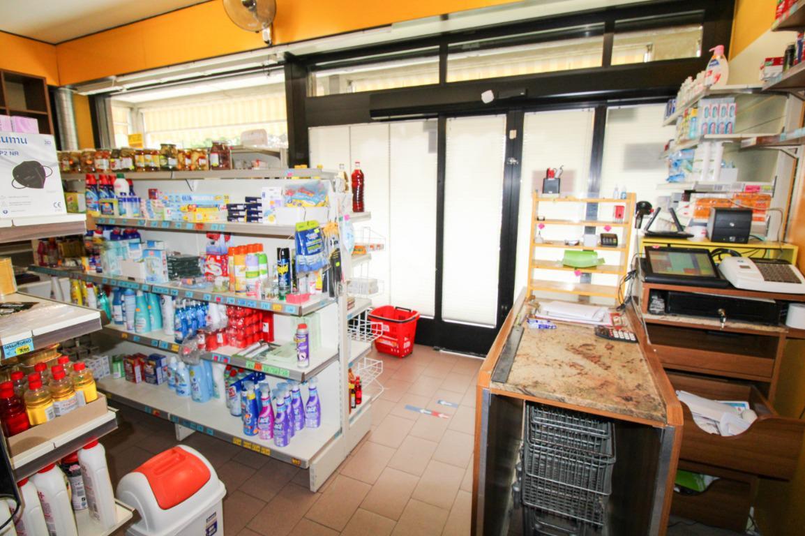 Negozio in affitto a Almenno San Bartolomeo