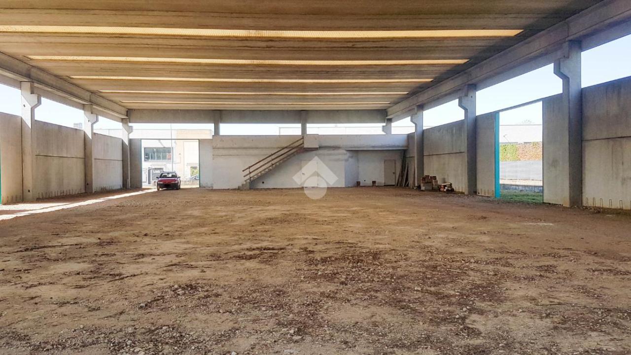 Capannone in vendita a Canonica D'Adda