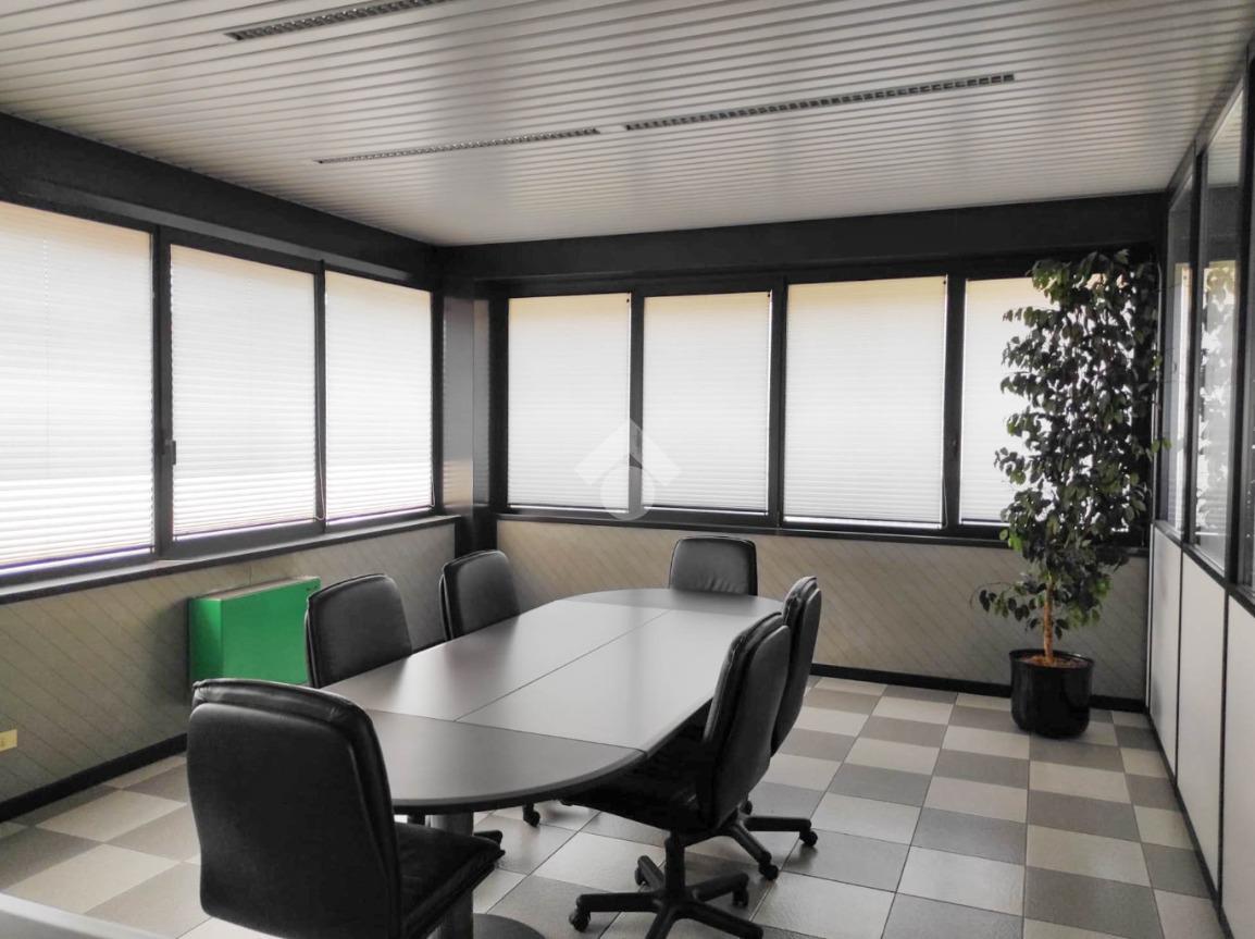 Capannone in affitto a Suisio