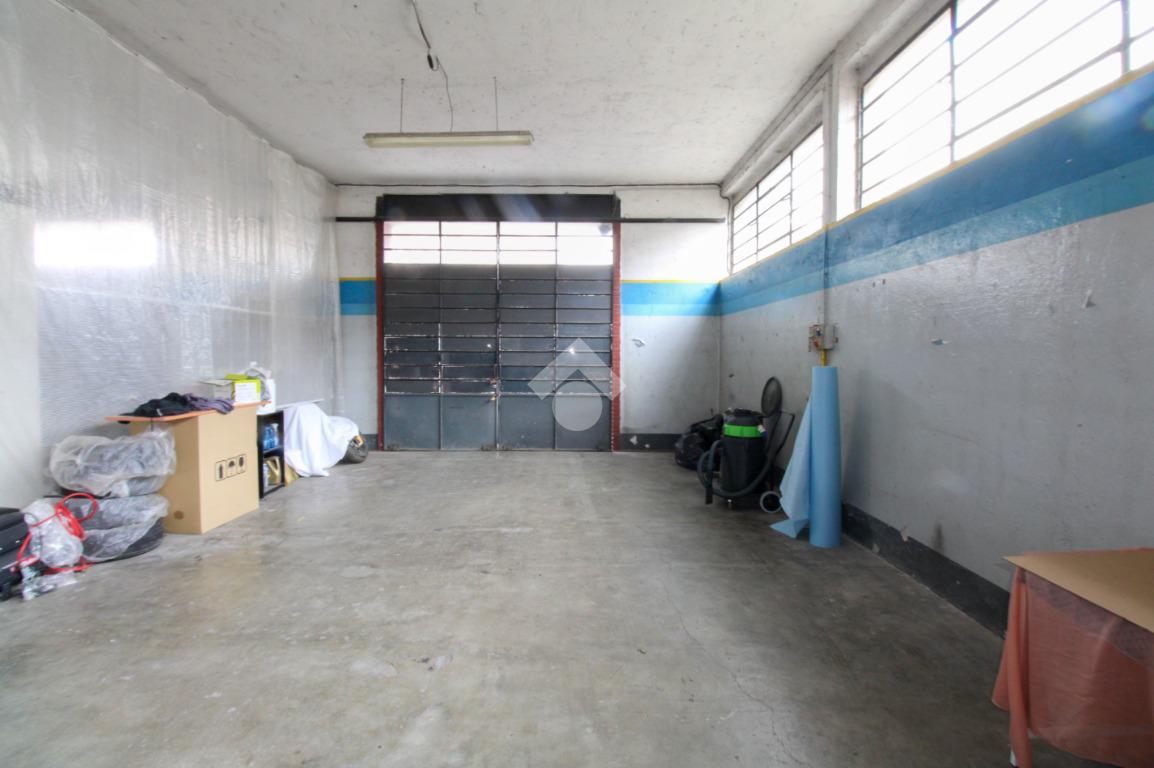 Negozio in vendita a Presezzo