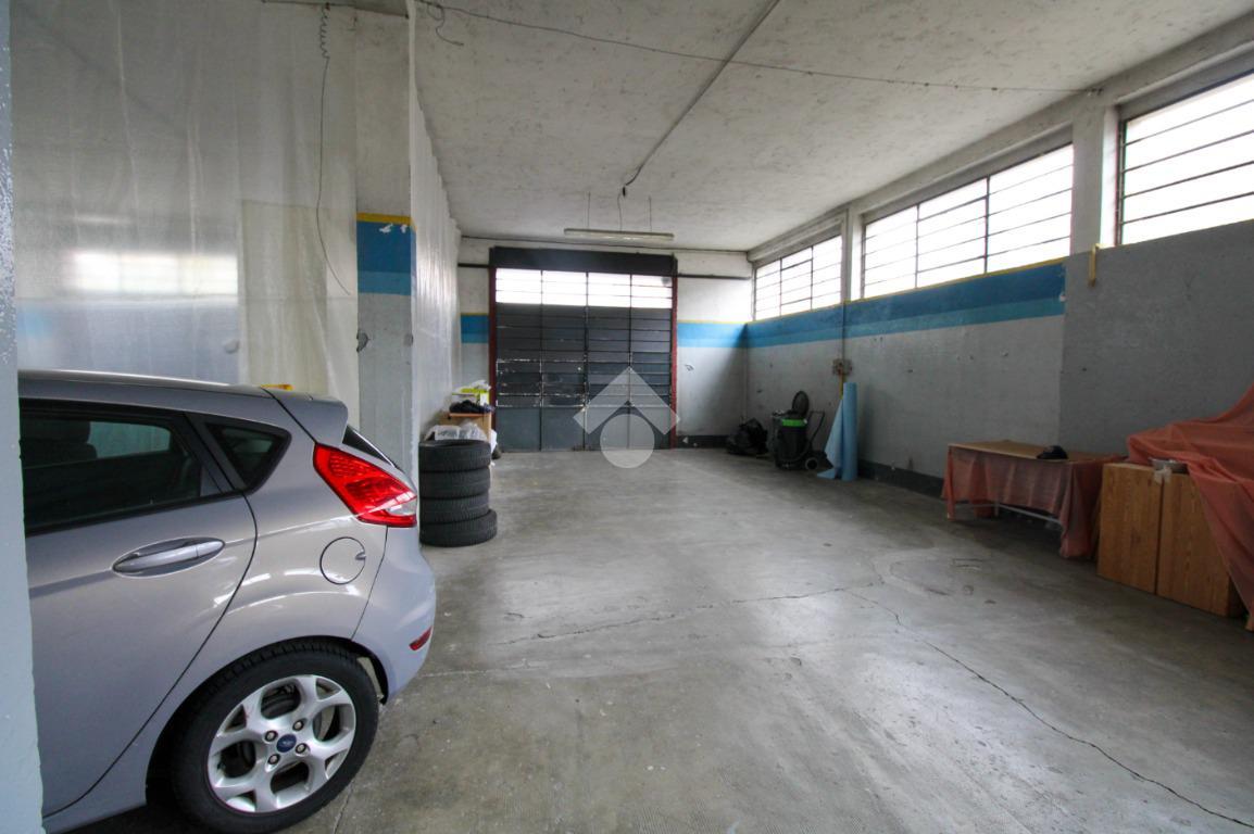 Negozio in affitto a Presezzo