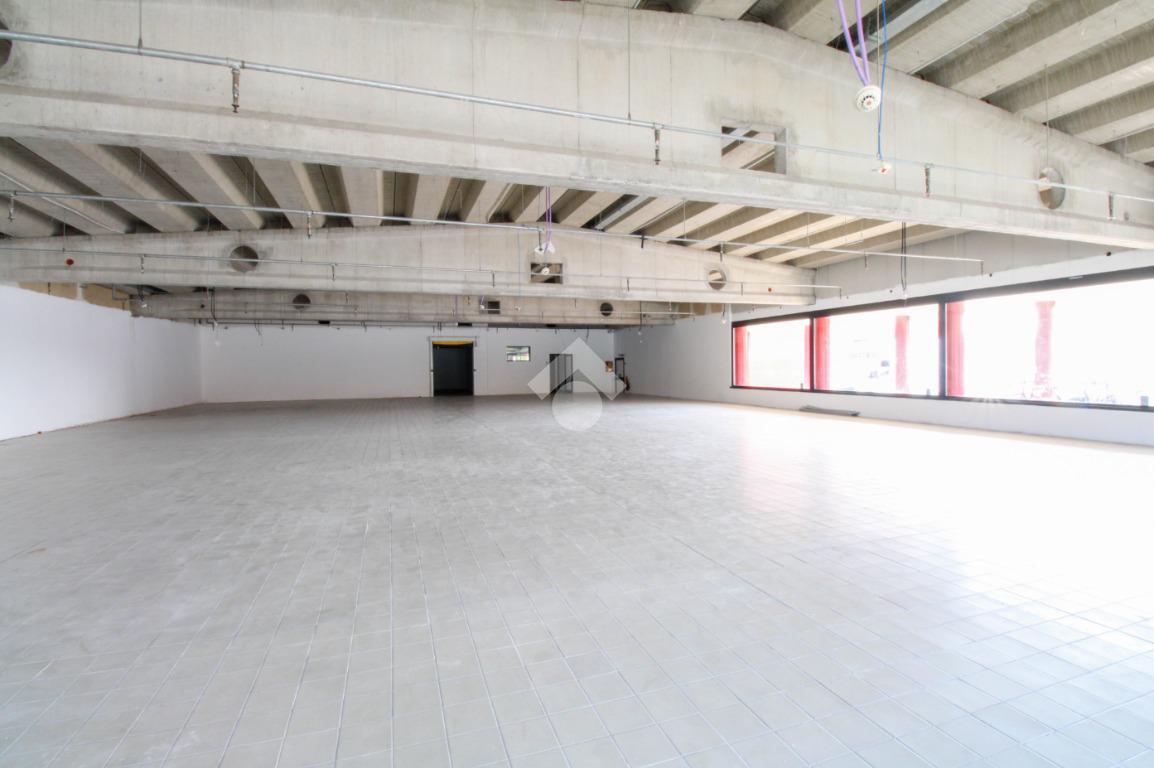 Negozio in affitto a Medolago