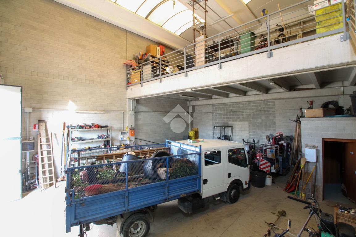 Capannone in vendita a Mozzo