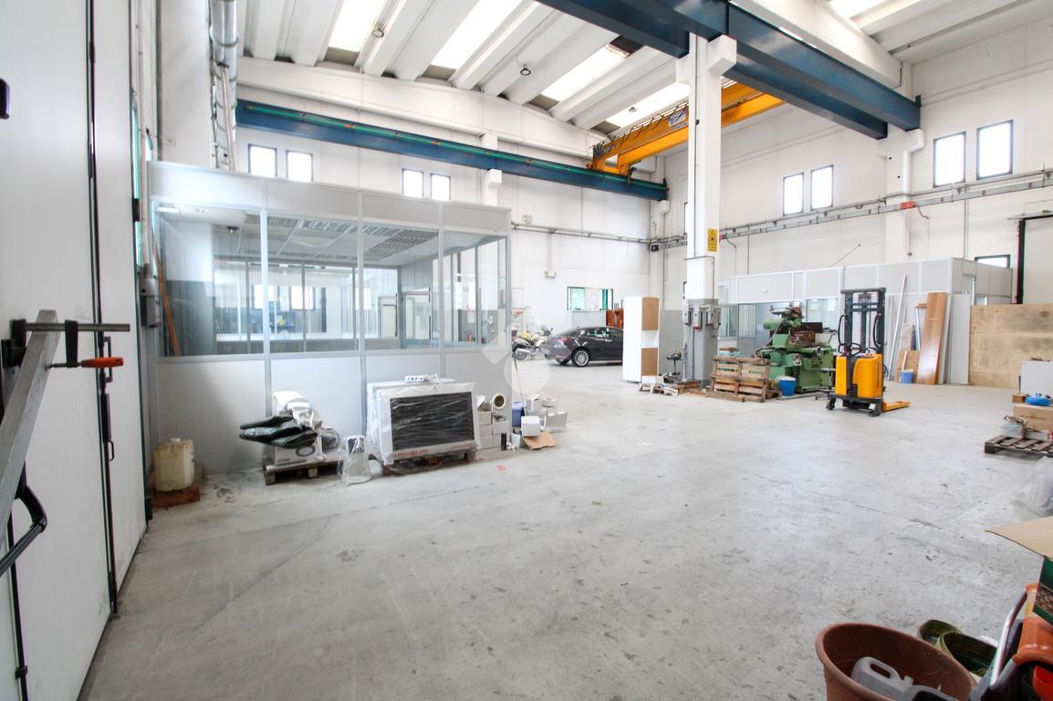 Capannone in vendita a Chignolo D'Isola