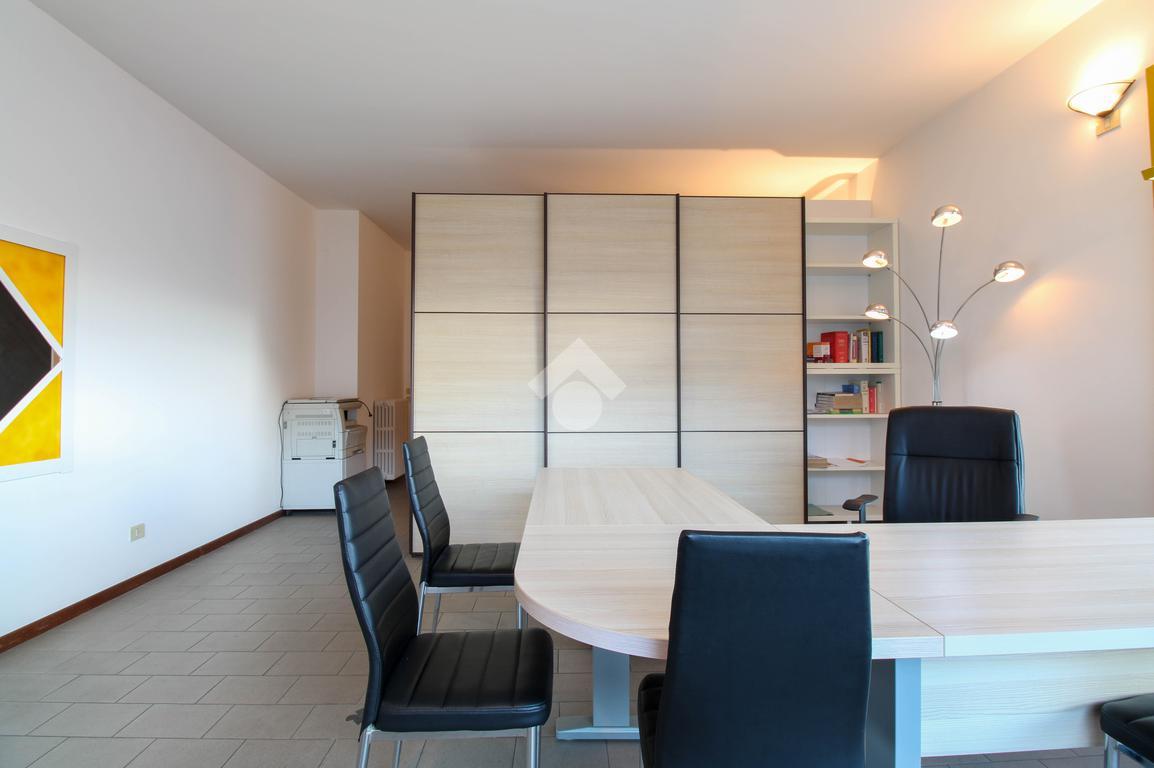 Negozio in vendita a Alme'