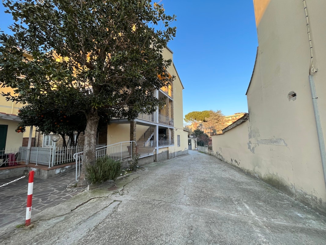 Locale di pertinenza in vendita a Firenze