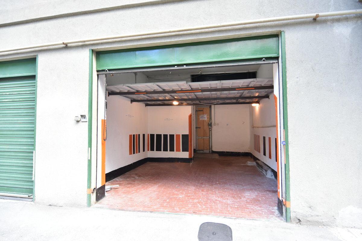 Parcheggio chiuso in vendita a Genova