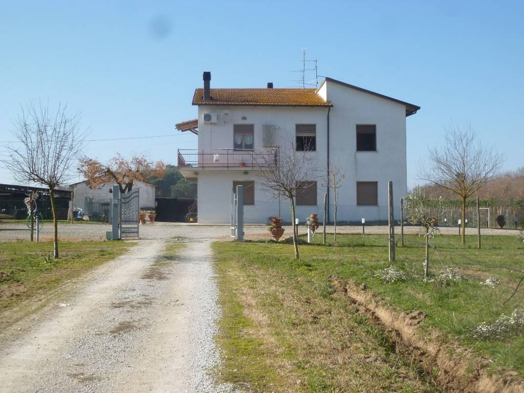 Casa indipendente in vendita a Castiglione Del Lago