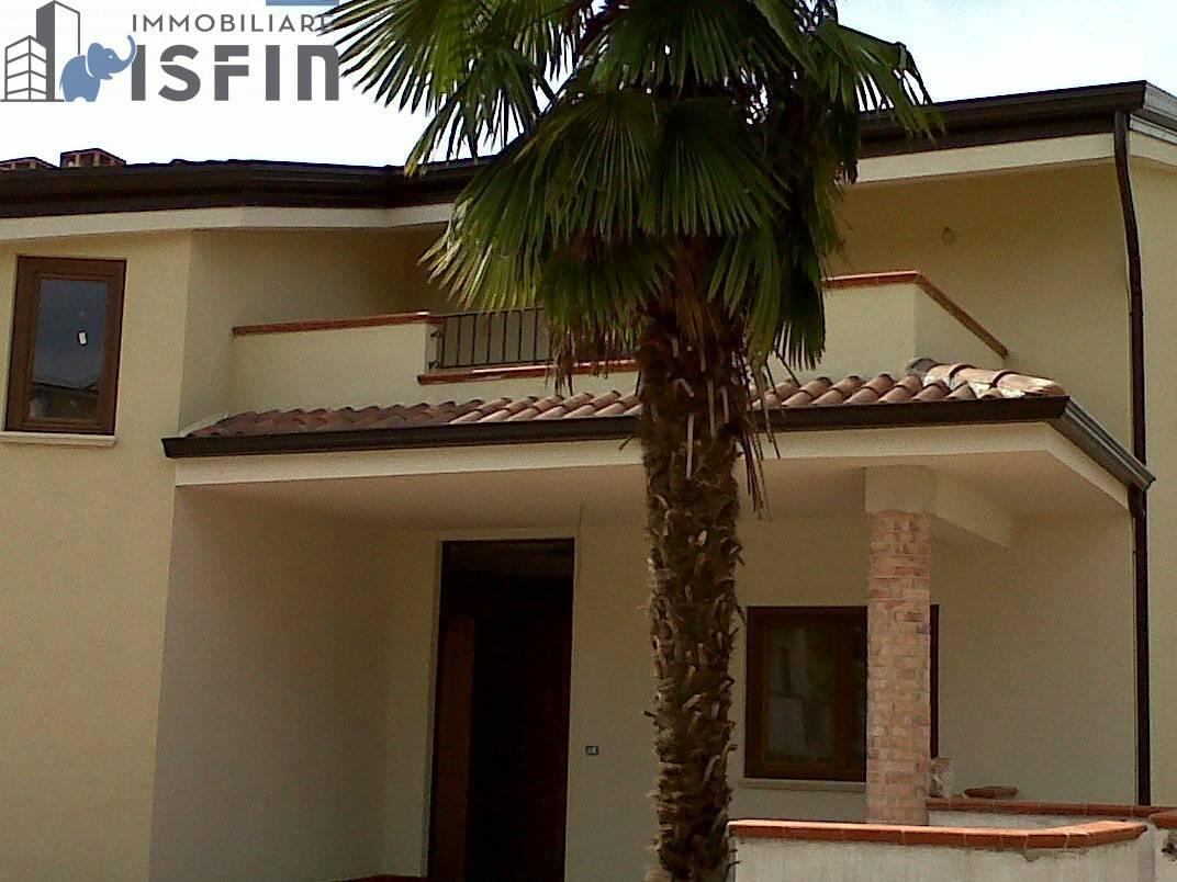 Villa in vendita a Rose