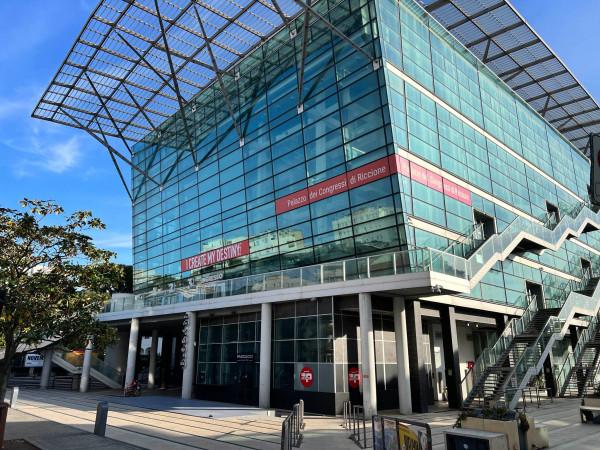 Villa in vendita, , Riccione con box e giardino privato, 350 mq • Wikicasa