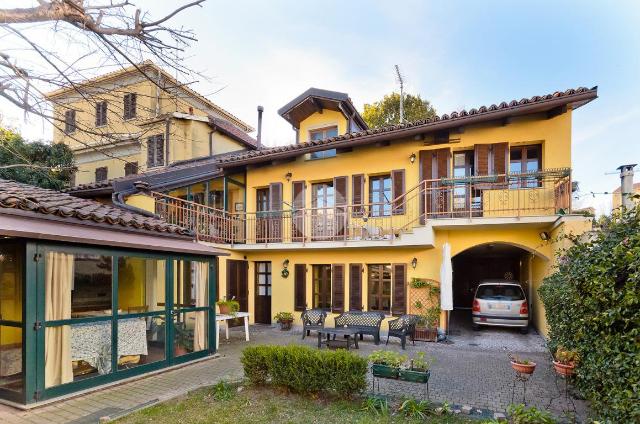 Casa indipendente in vendita, Rivoli con terrazzo, box e giardino ...