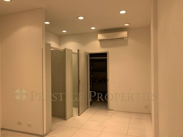 Negozio in affitto, Viale Maria Ceccarini, Riccione, 60 mq • Wikicasa