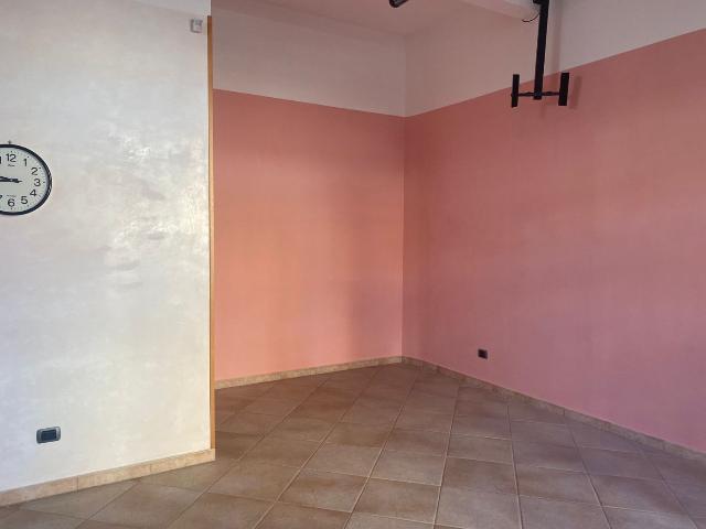 Commercial in vendita Pomezia - Torvaianica • Wikicasa