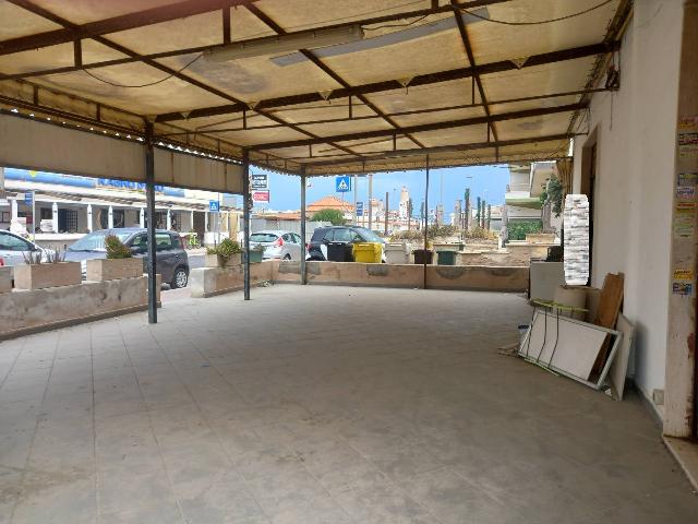 Commercial in vendita Pomezia - Torvaianica • Wikicasa